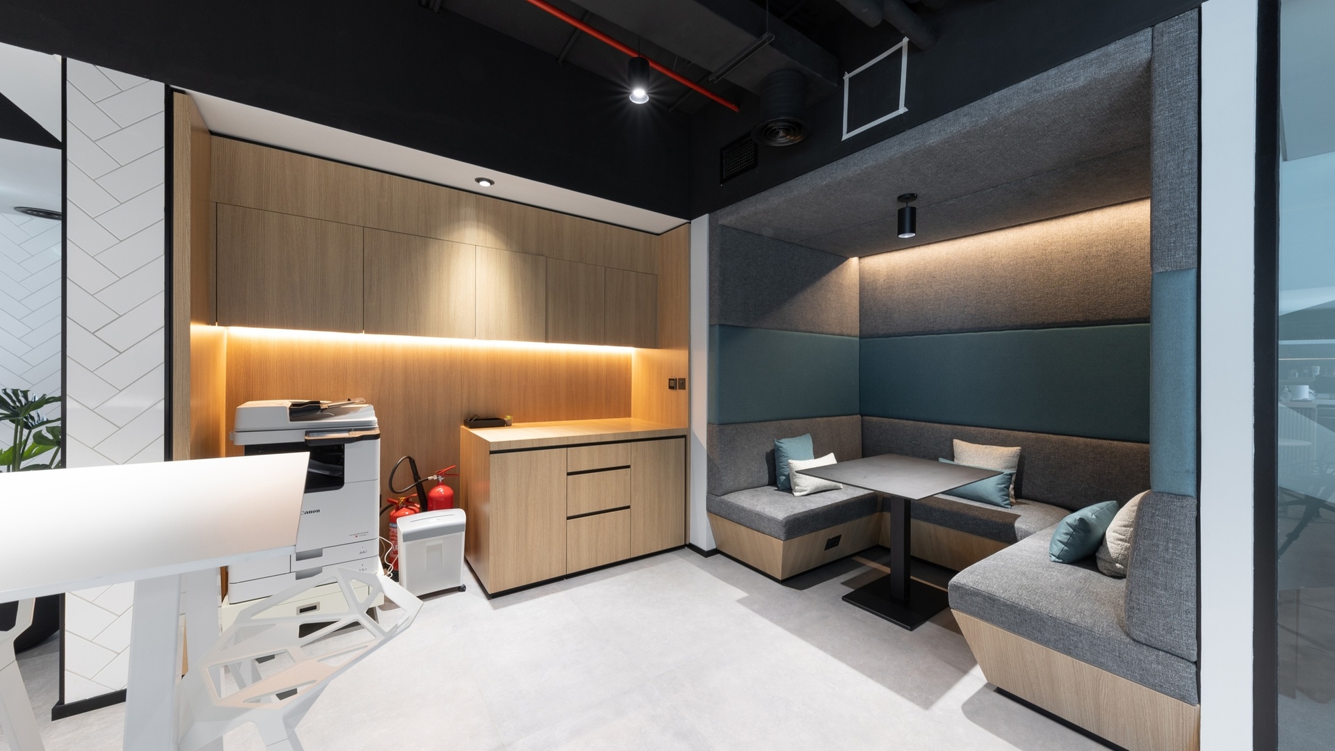 UNBOX API Trio Towers, Dubai