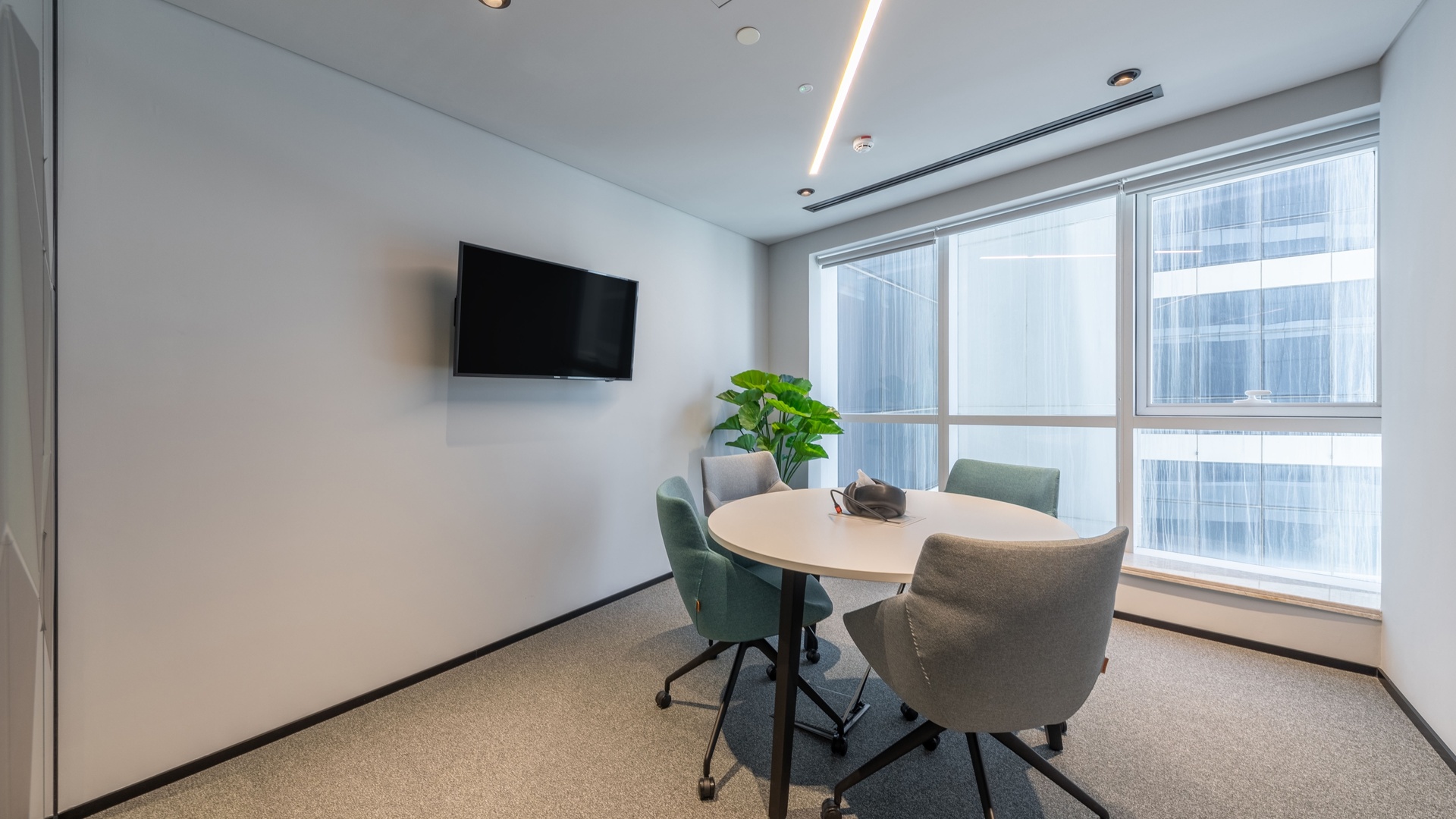 UNBOX API Trio Towers, Dubai