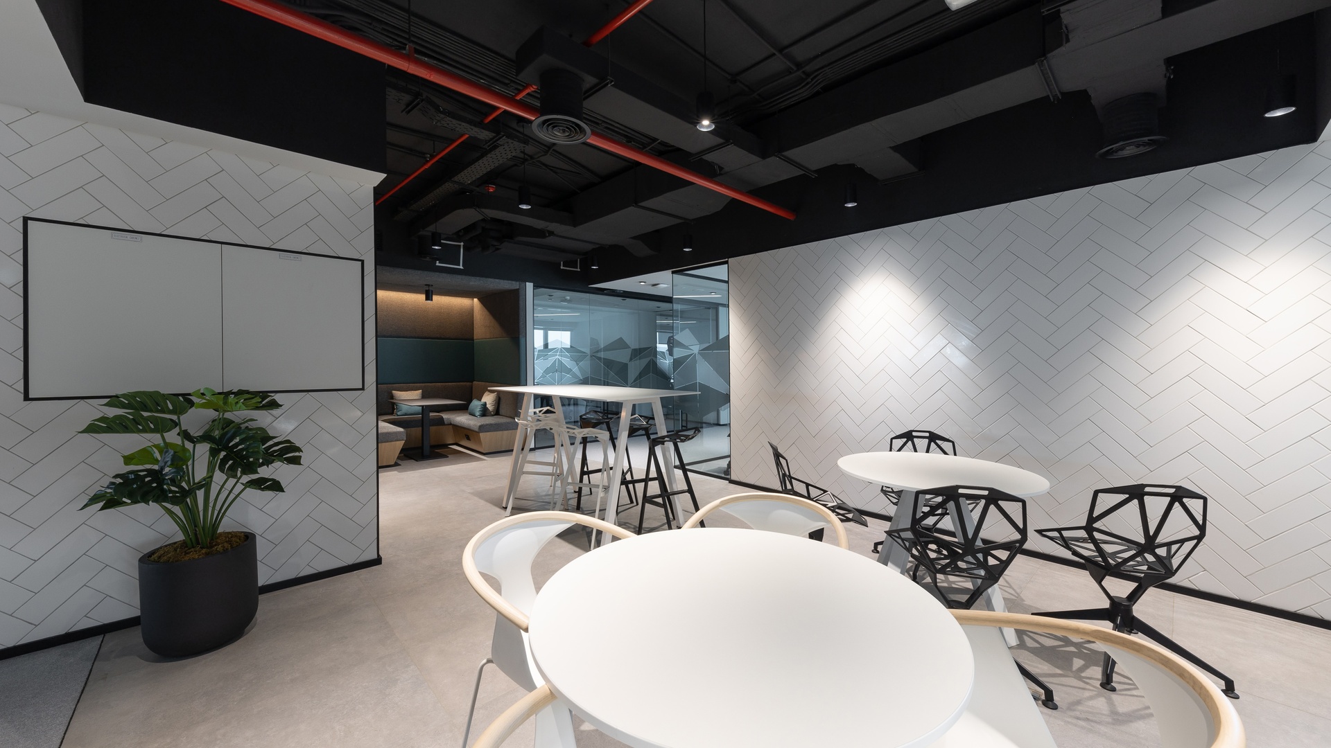 UNBOX API Trio Towers, Dubai